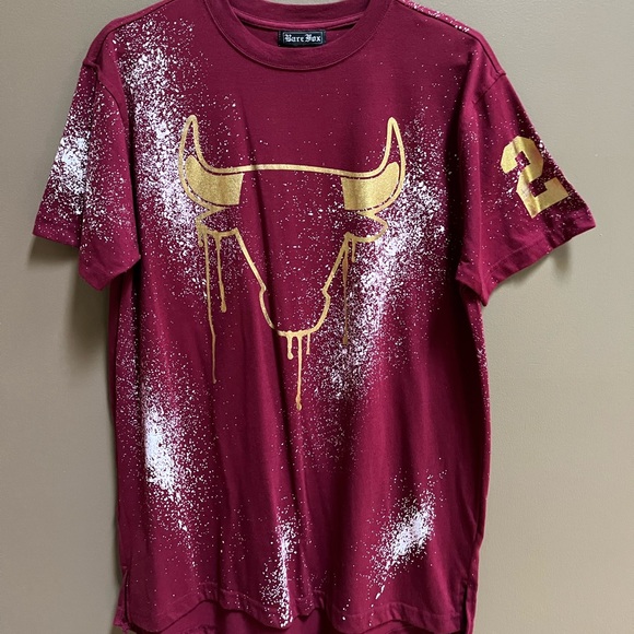 Shirts | Mens Large Bulls T Shirt Metallic Logo Paint Splattered Dark ...
